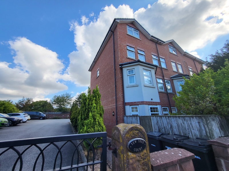 Flat 9 Yew Tree Court - Lot 5 on 07/10/22 | Venmore Auctions