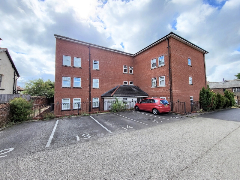 Flat 9 Yew Tree Court - Lot 5 on 07/10/22 | Venmore Auctions
